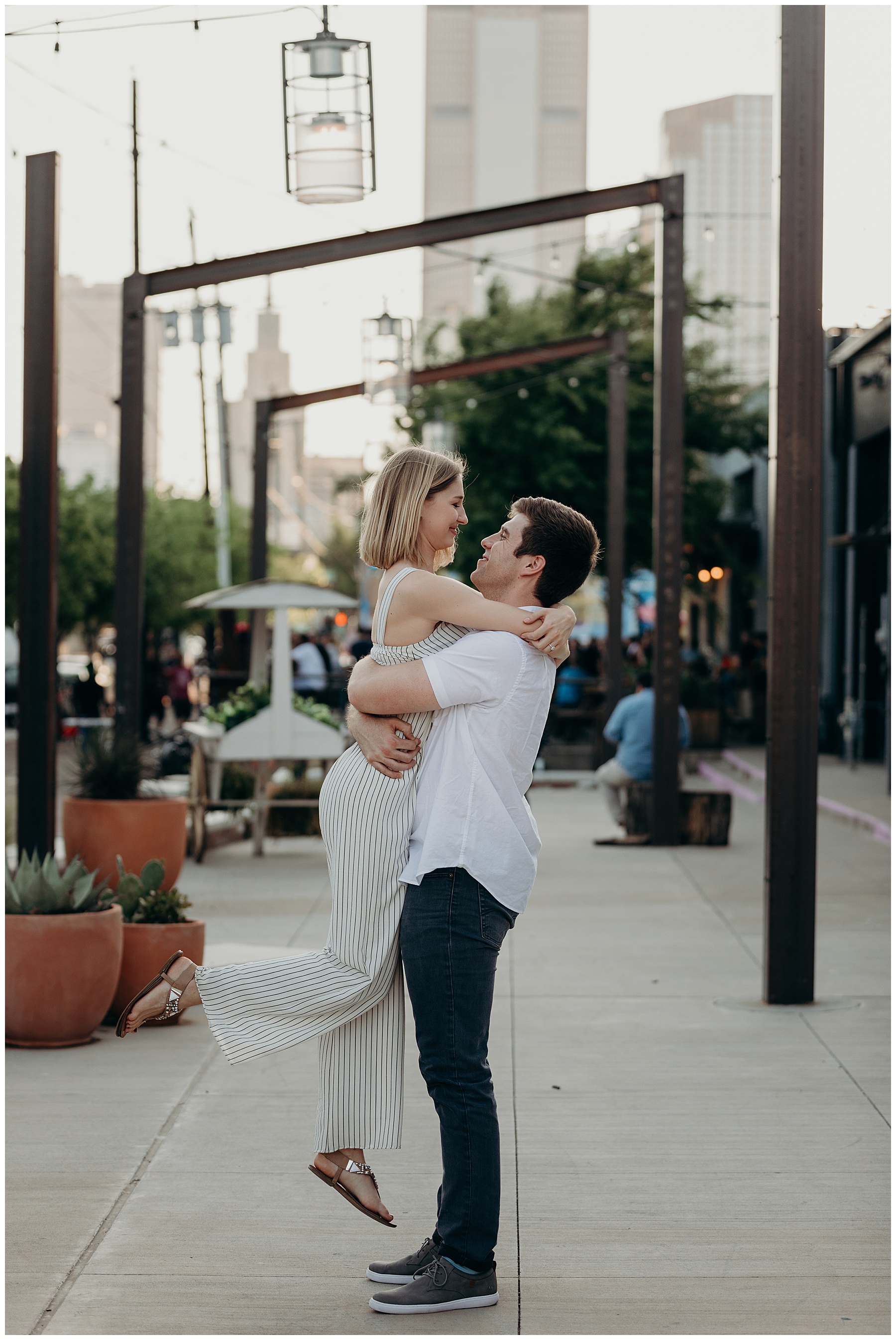 Couples Photos at Deep Ellum - Leah Goetzel Photography