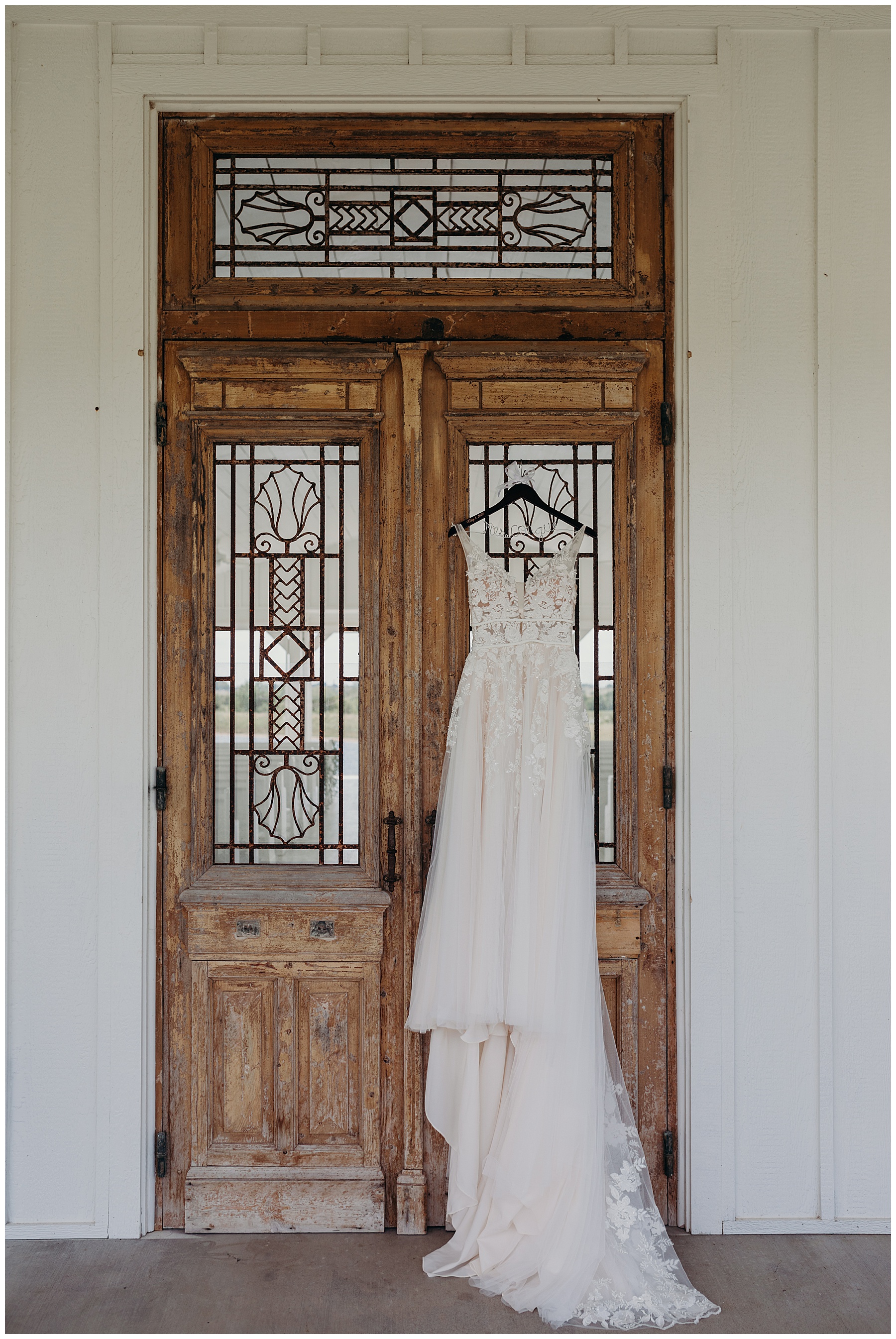 Grand Ivory Wedding in Dallas, Texas - Leah Goetzel Photography